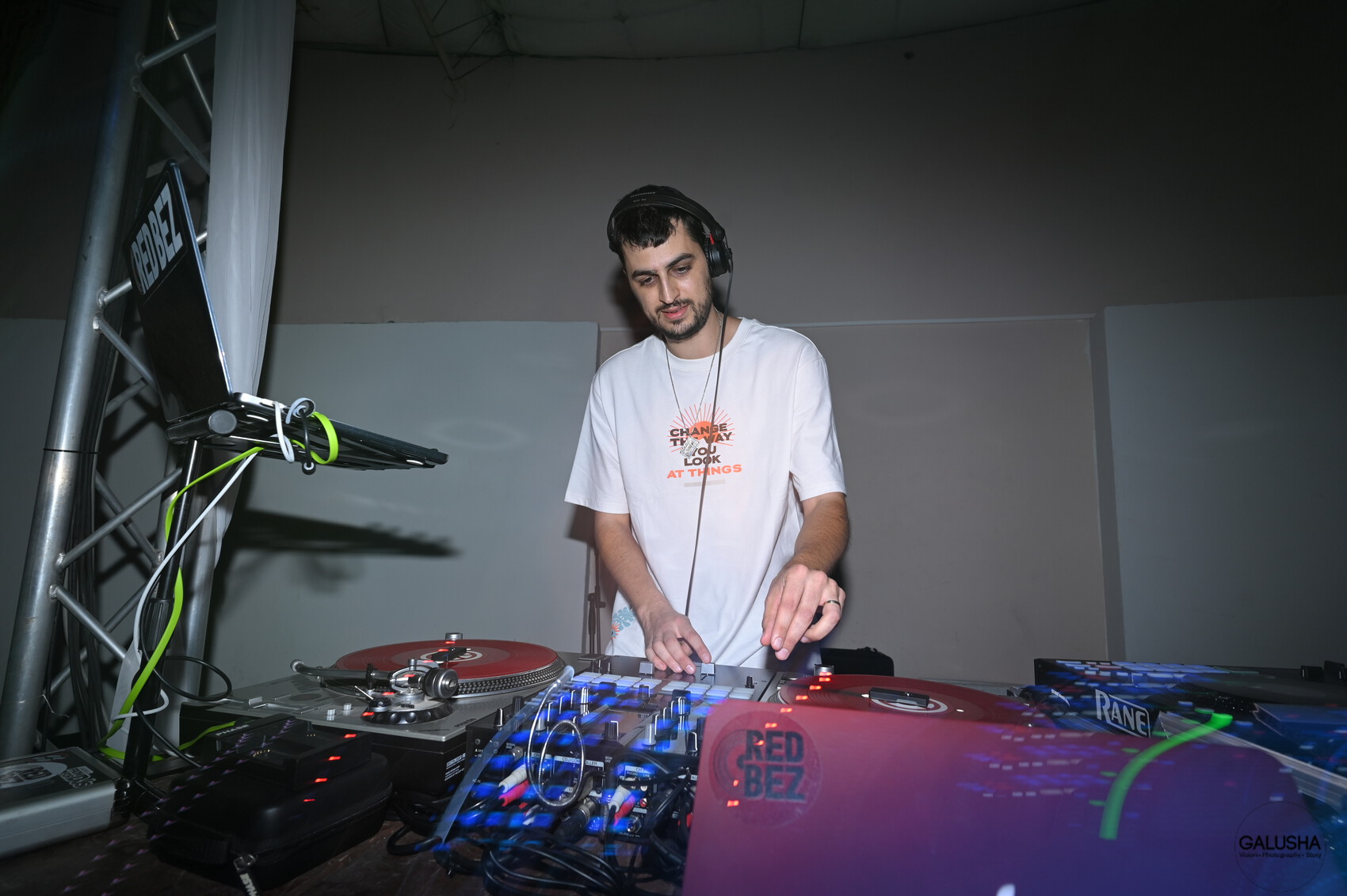אור בצלאל שירותי מוזיקה – DJ Red Bez